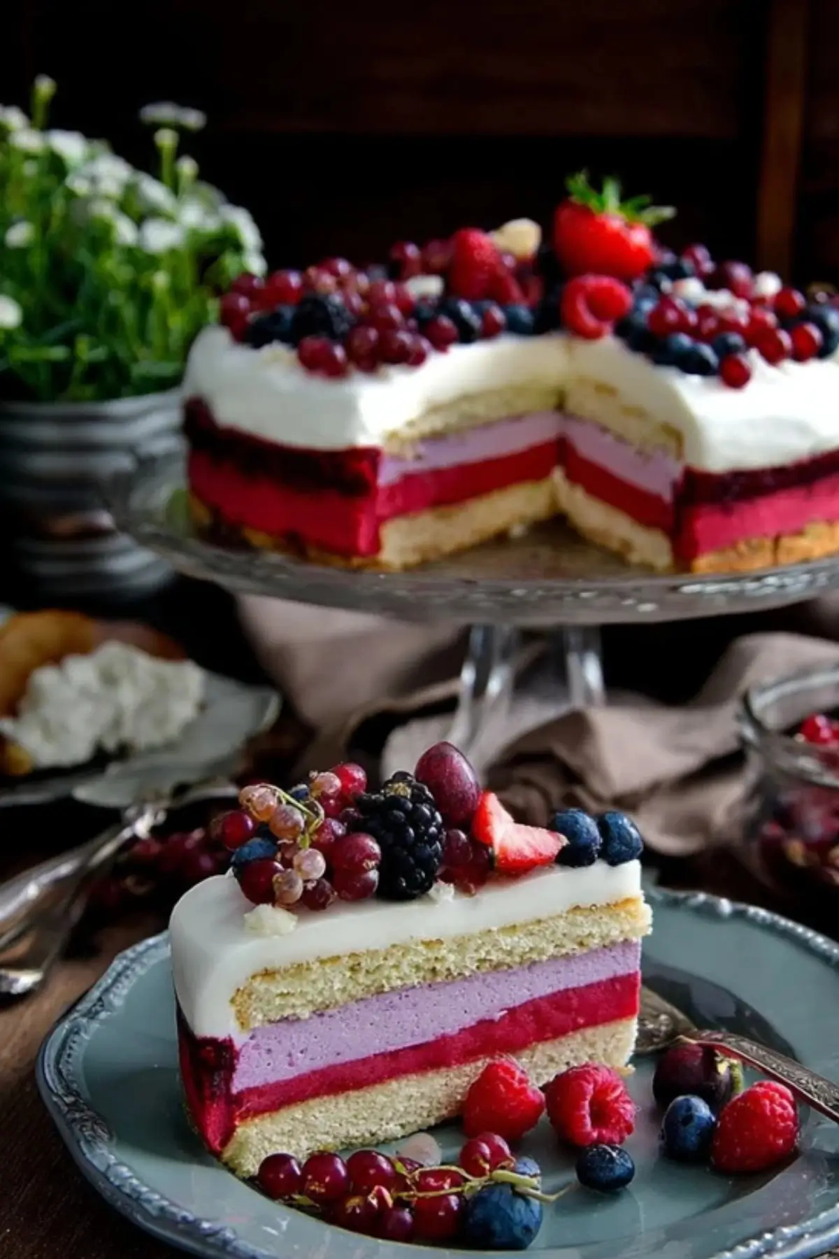 Beeren Cremetorte – Bestes Rezept mit 3-Schicht-Füllung - Noras Kreationen